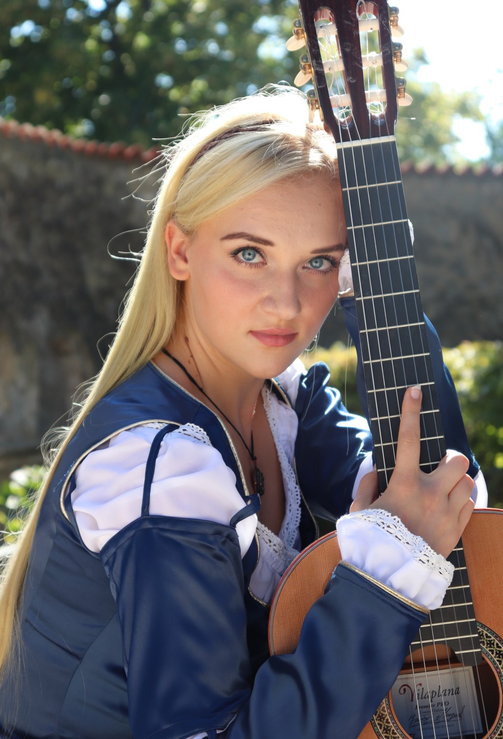 Artist Profile and Interview: Julia Trintschuk – Six String Journal
