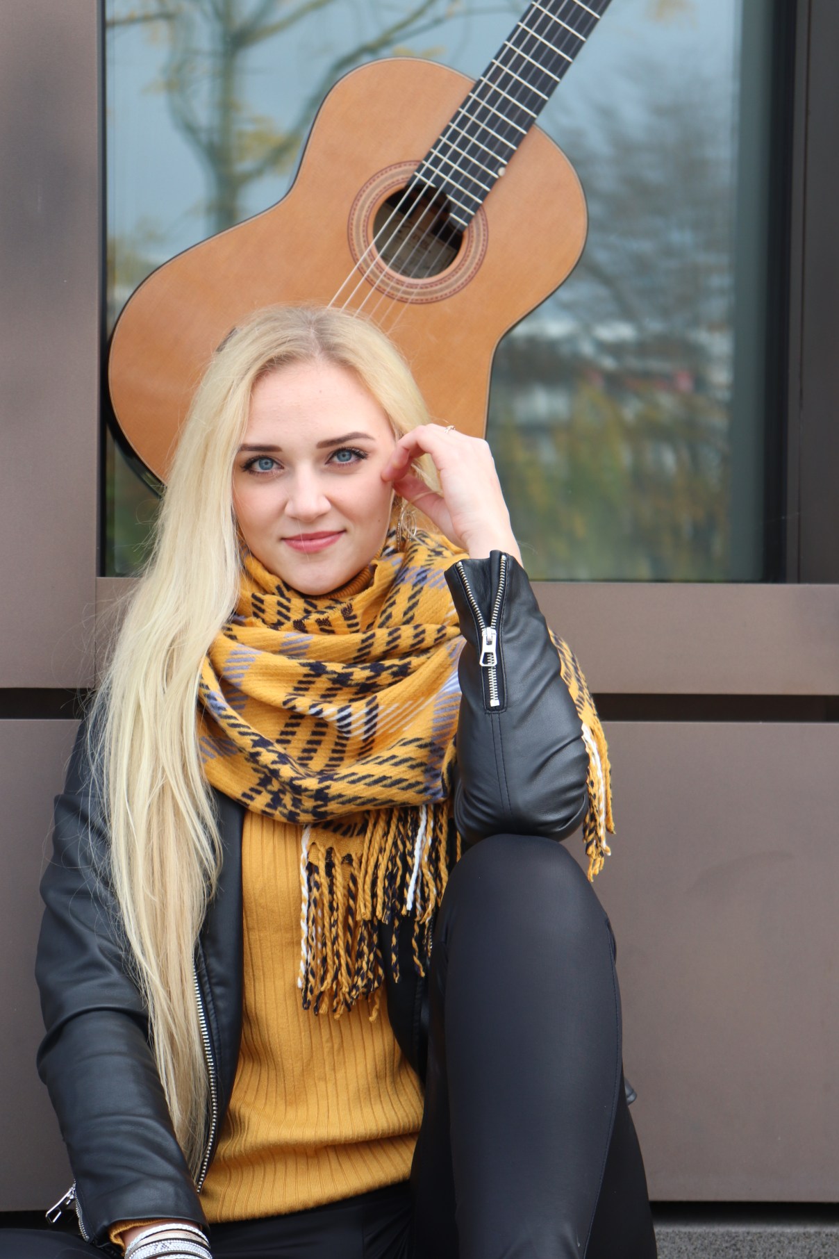 Artist Profile and Interview: Julia Trintschuk – Six String Journal